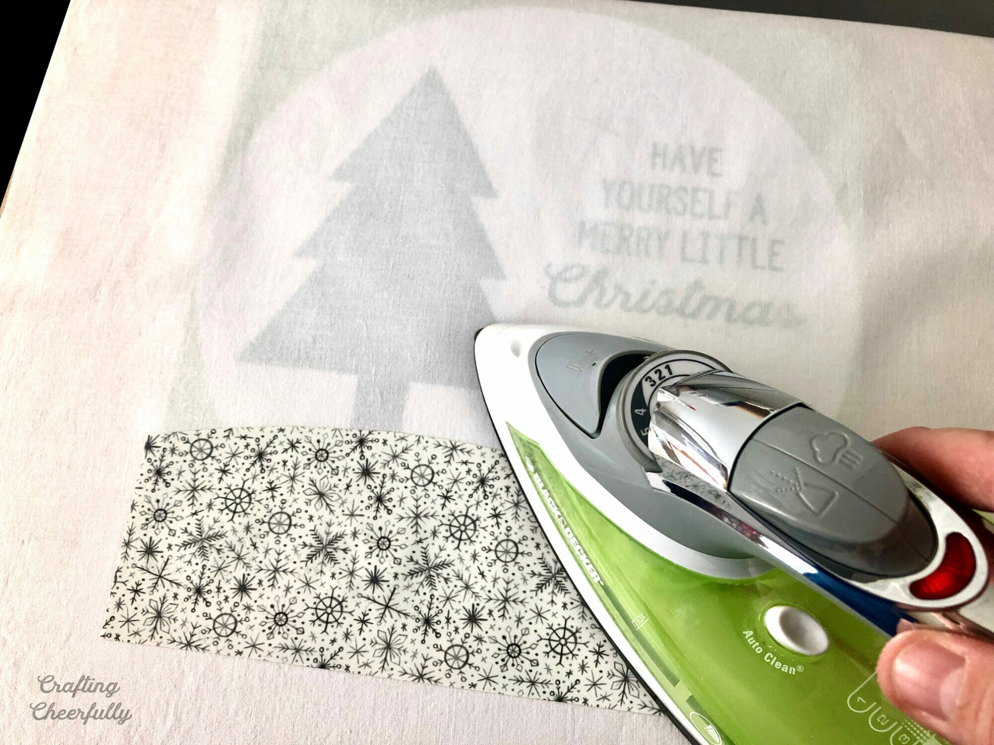 Christmas Embroidery Hoop with Cricut Patterned Iron-On - Crafting ...