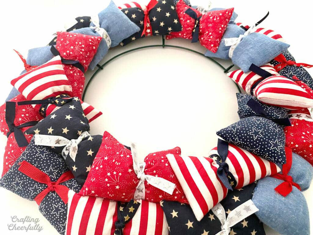 Patriotic Pillow Wreath - Free Template! - Crafting Cheerfully