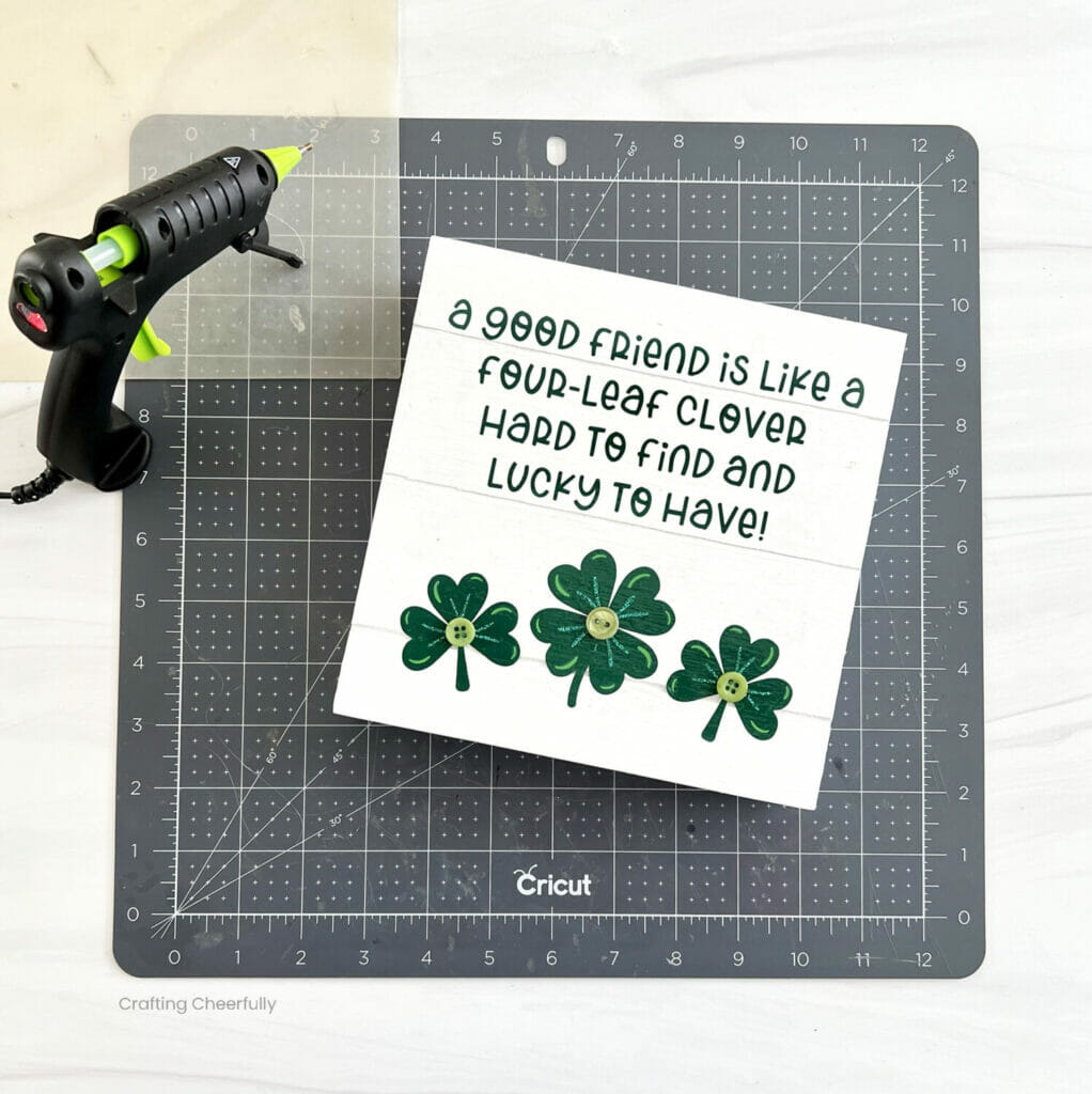 Four Leaf Clover Friendship Sign - Crafting Cheerfully