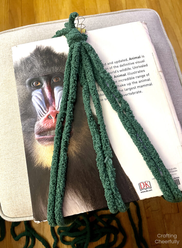 Braided Yarn Christmas Wreath - Crafting Cheerfully