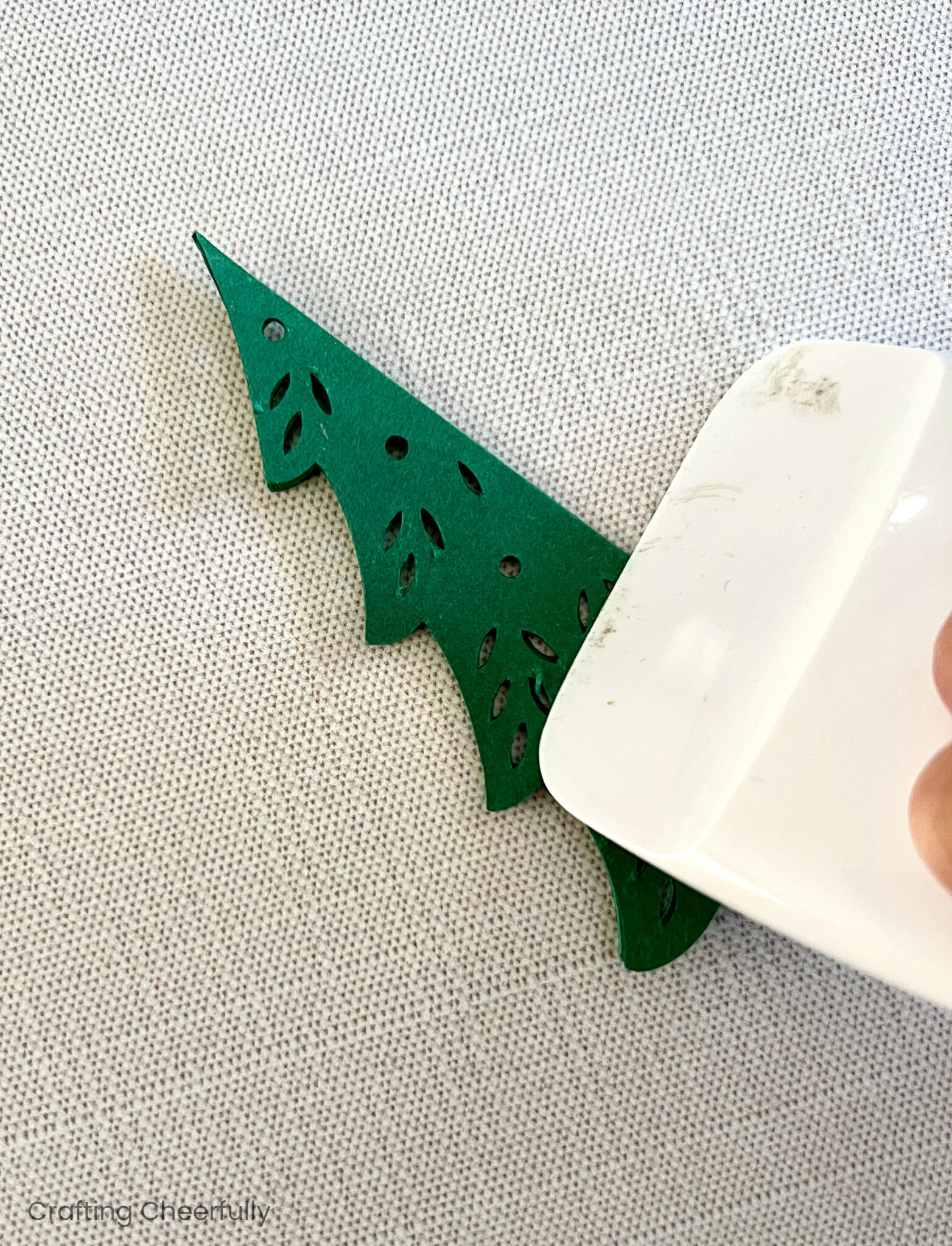 DIY Christmas Tree Place Cards - Crafting Cheerfully