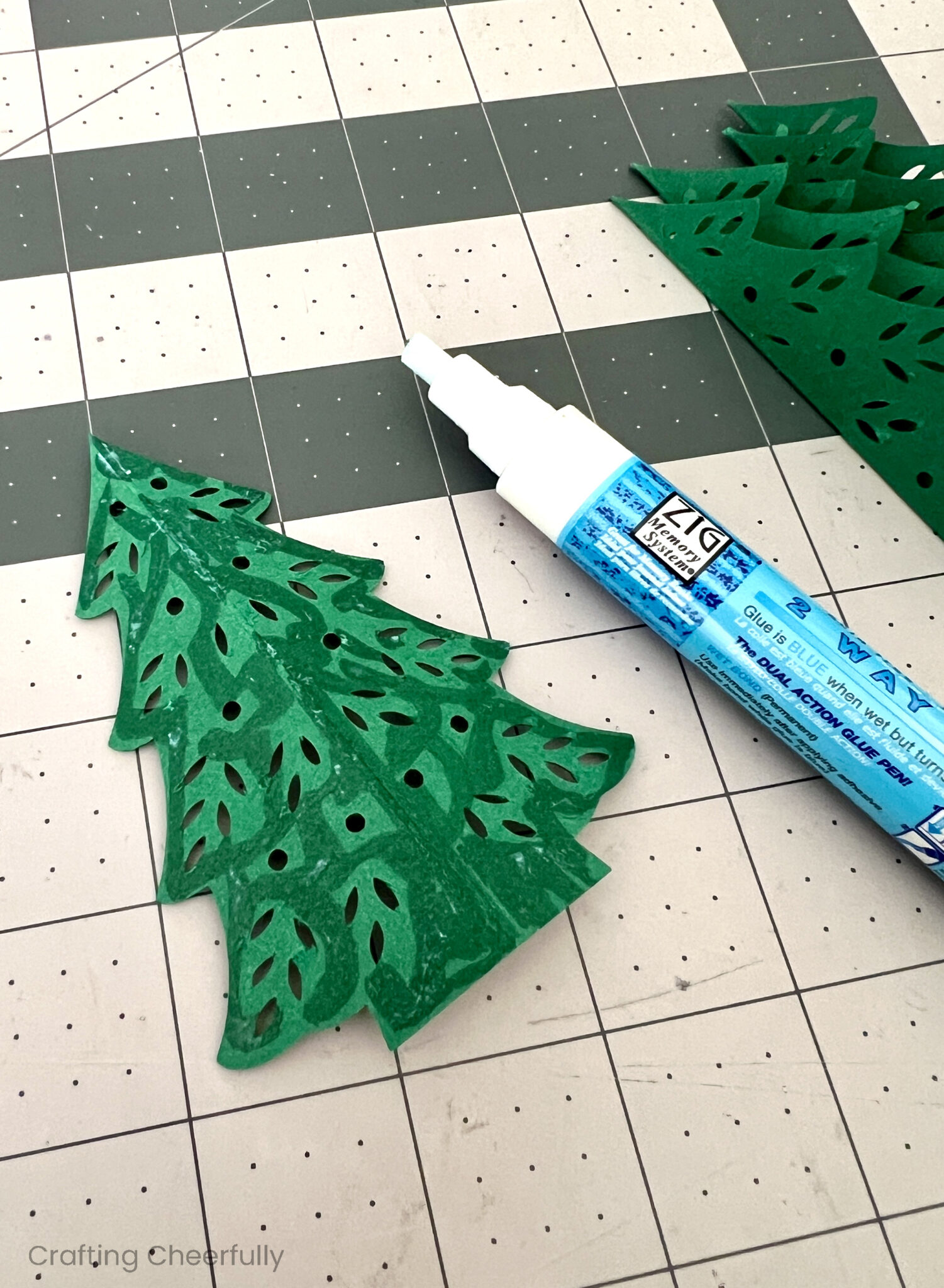 DIY Christmas Tree Place Cards - Crafting Cheerfully